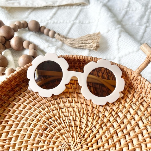 Accessories | Kids Retro Boho Flower Frame Round Aesthetic Neutral ...